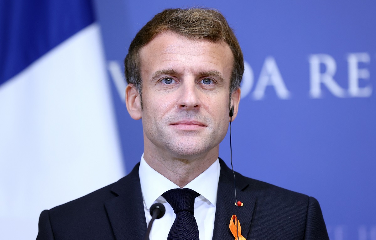 Snimka gađanja Macrona jajetom u glavu je iz 2017. godine - Faktograf.hr